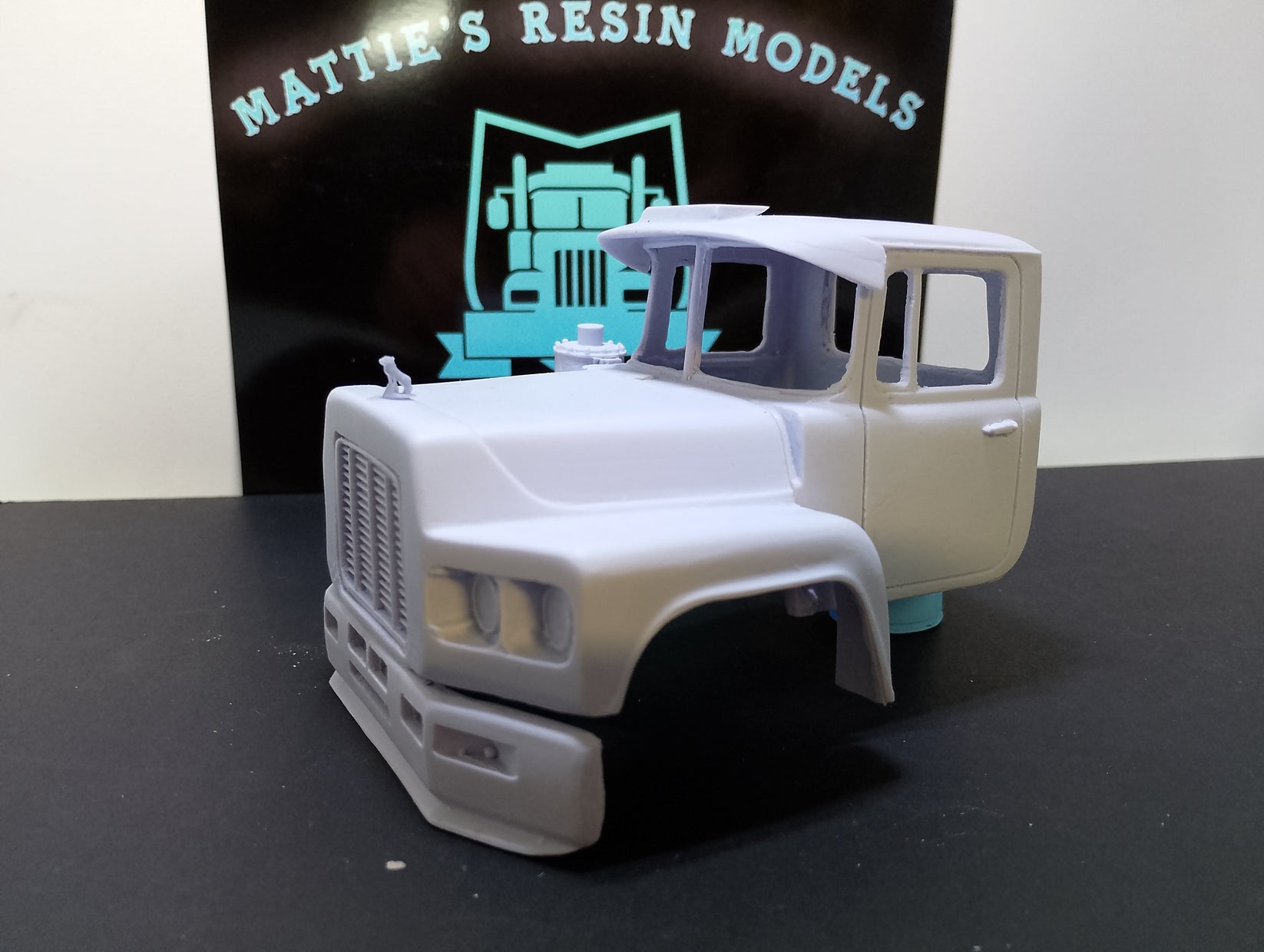 1/25 Mack valueliner 6 Cylinder version kit – Mattie's Resin Models
