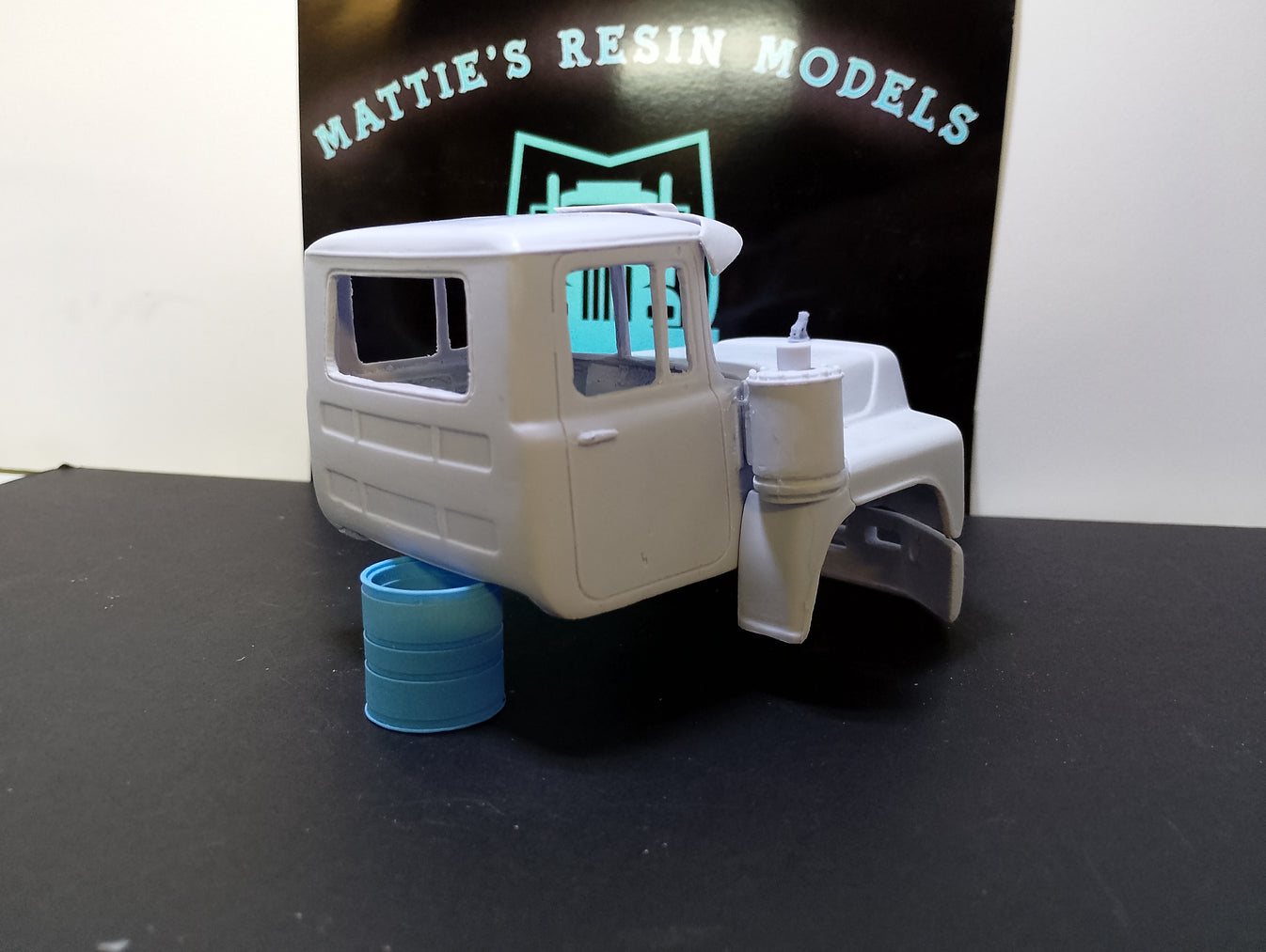 1/25 Mack valueliner 6 Cylinder version kit – Mattie's Resin Models