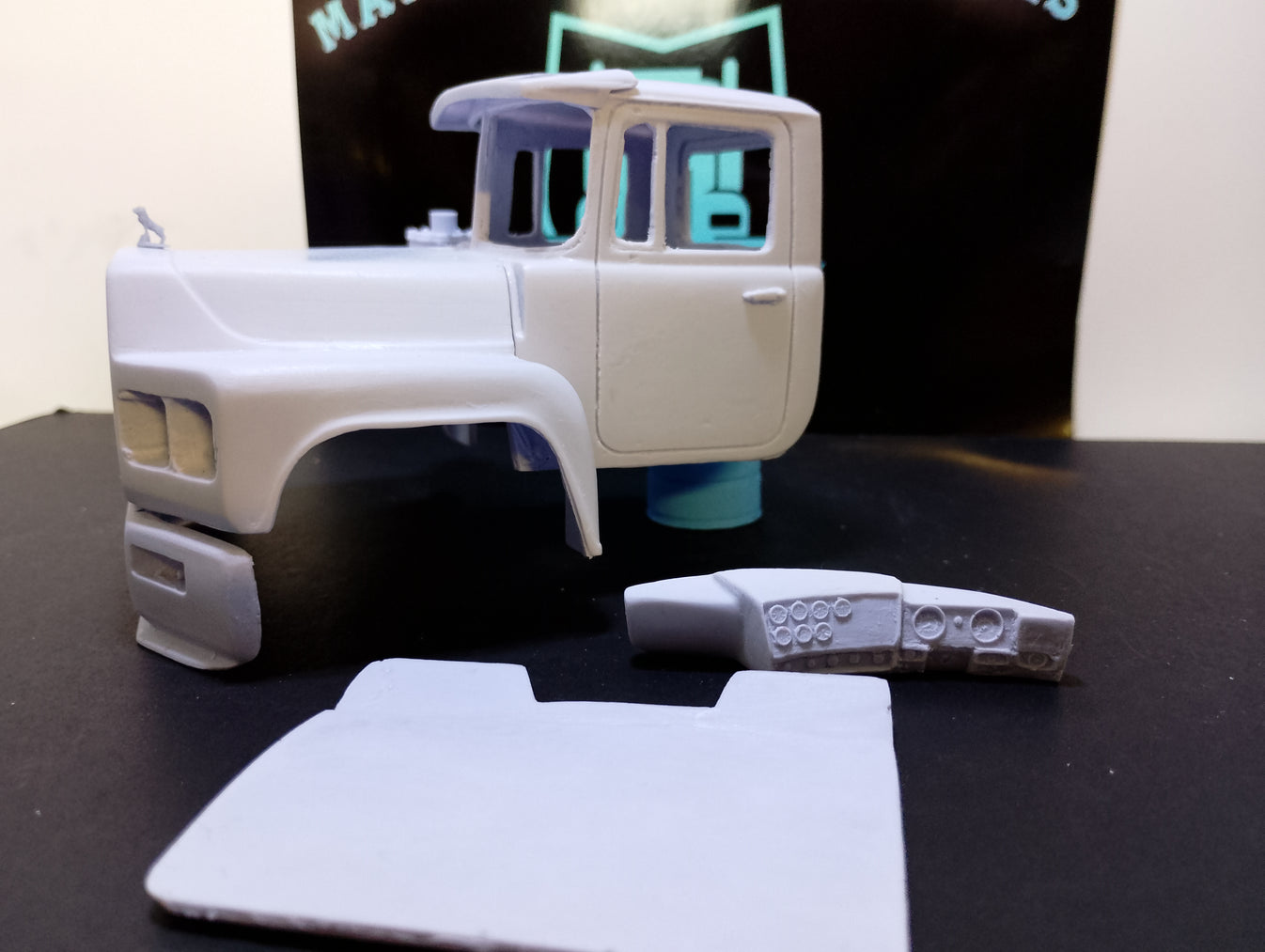 1/25 Mack valueliner 6 Cylinder version kit – Mattie's Resin Models